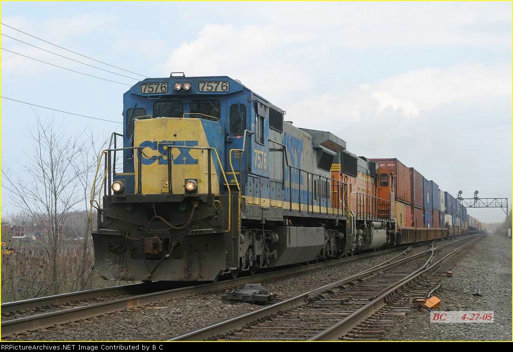 CSX 7576 @ Temple Rd. 04/27/2005